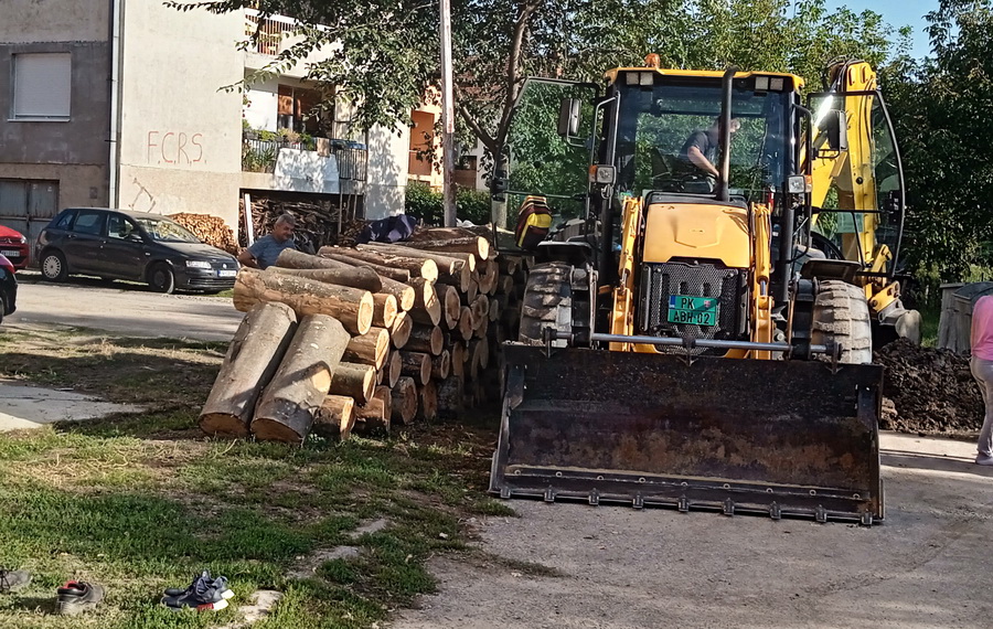 PUKLA VODOVODNA CEV - Prokuplje press